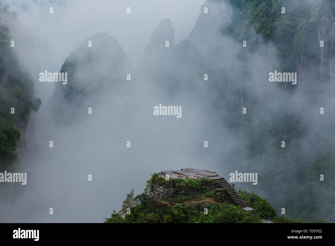 The question rooftop of the dwarf zhai spectacle scenic spot in Jishou ...