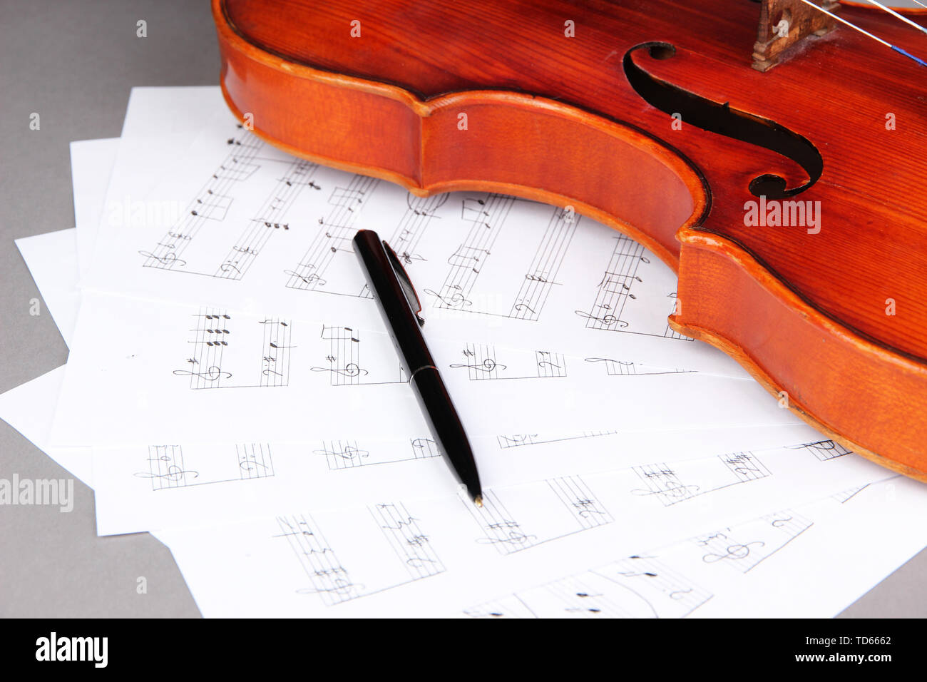 Classical violin on notes Stock Photo - Alamy