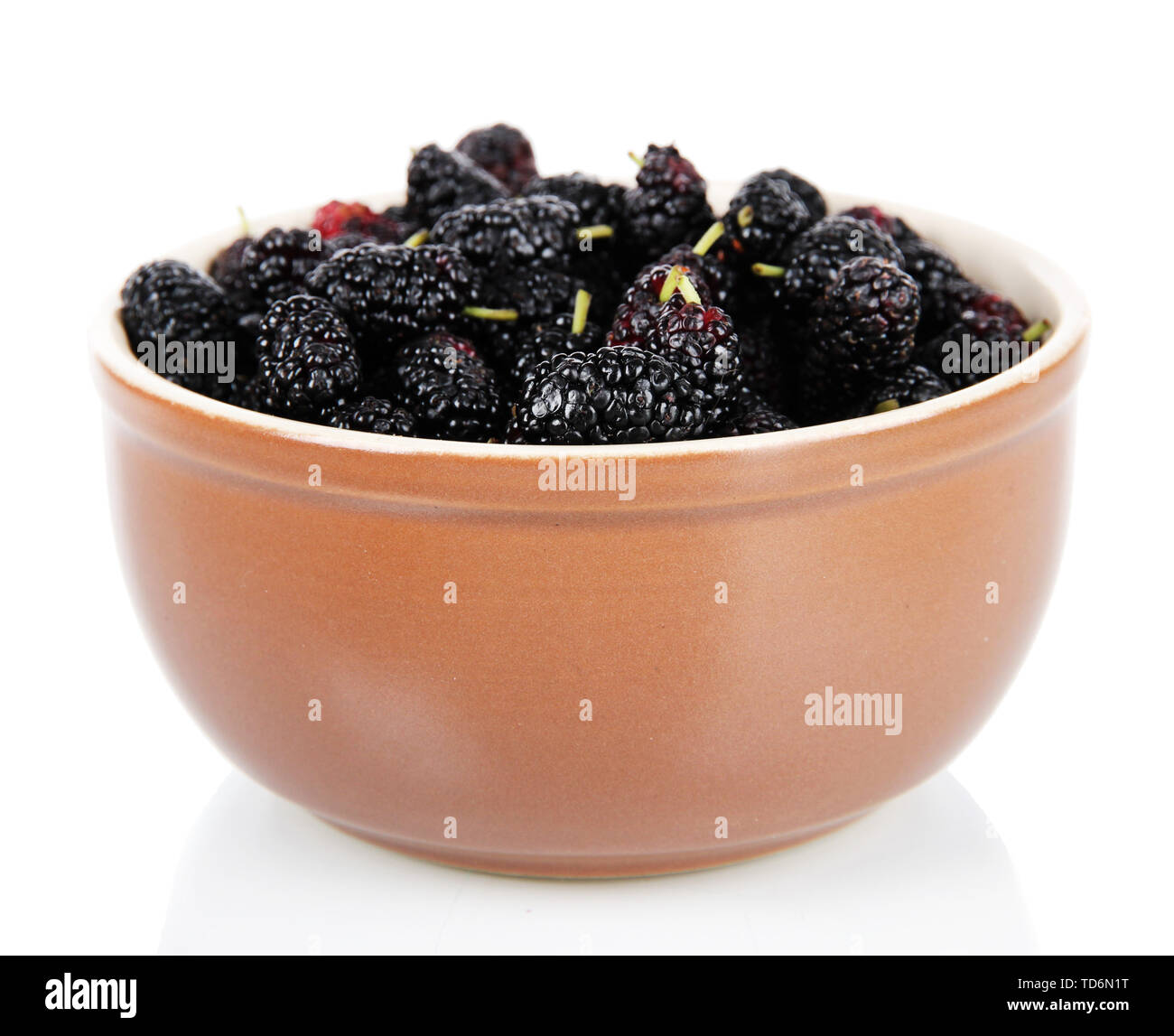 Ripe mulberries in bowl isolated on white Stock Photo - Alamy