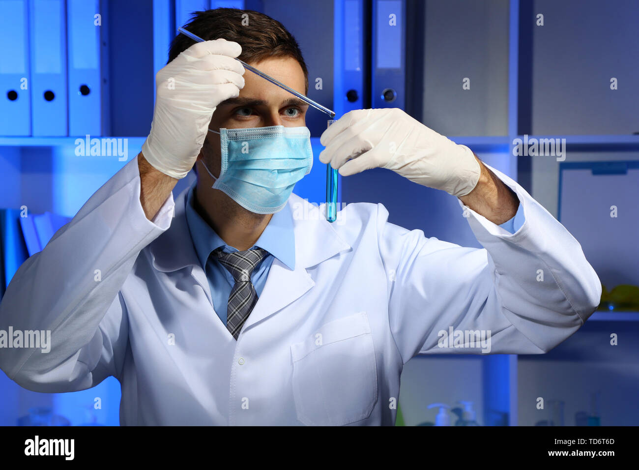 Young laboratory scientist working at lab Stock Photo - Alamy