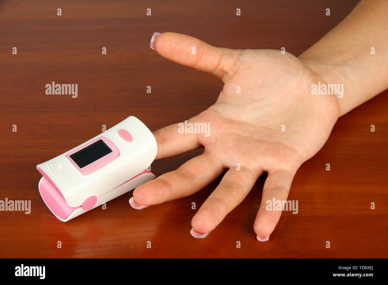 Oxygen saturation probe hi-res stock photography and images - Alamy