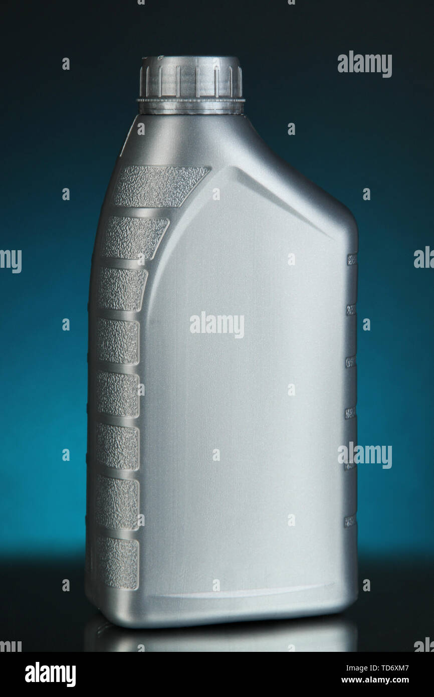 Canister with machine oil on color background Stock Photo - Alamy