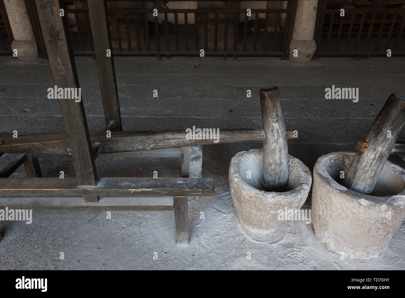 Chinese herbal medicine grinder Stock Photo - Alamy