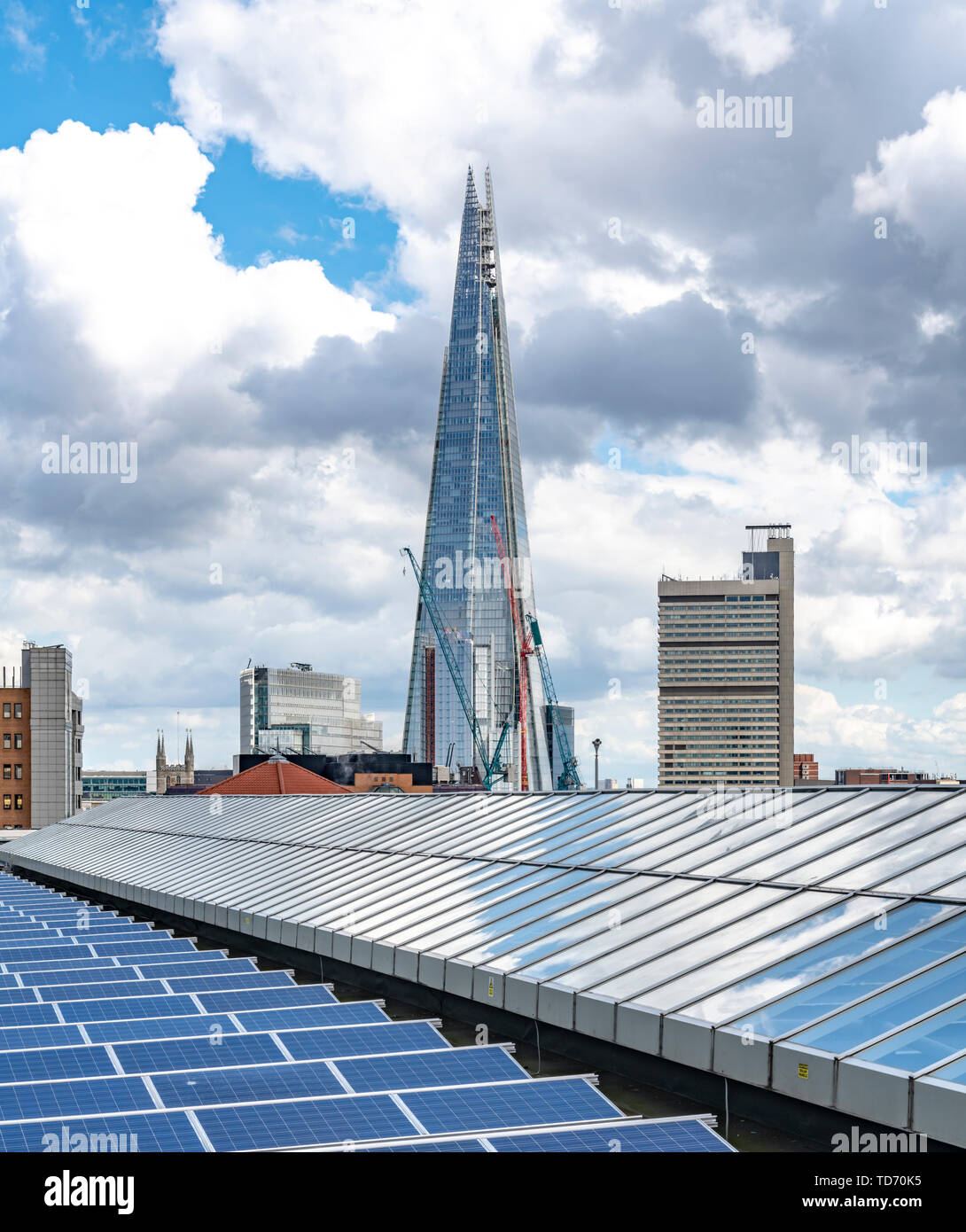 Skyscraper with solar panels hi-res stock photography and images - Alamy