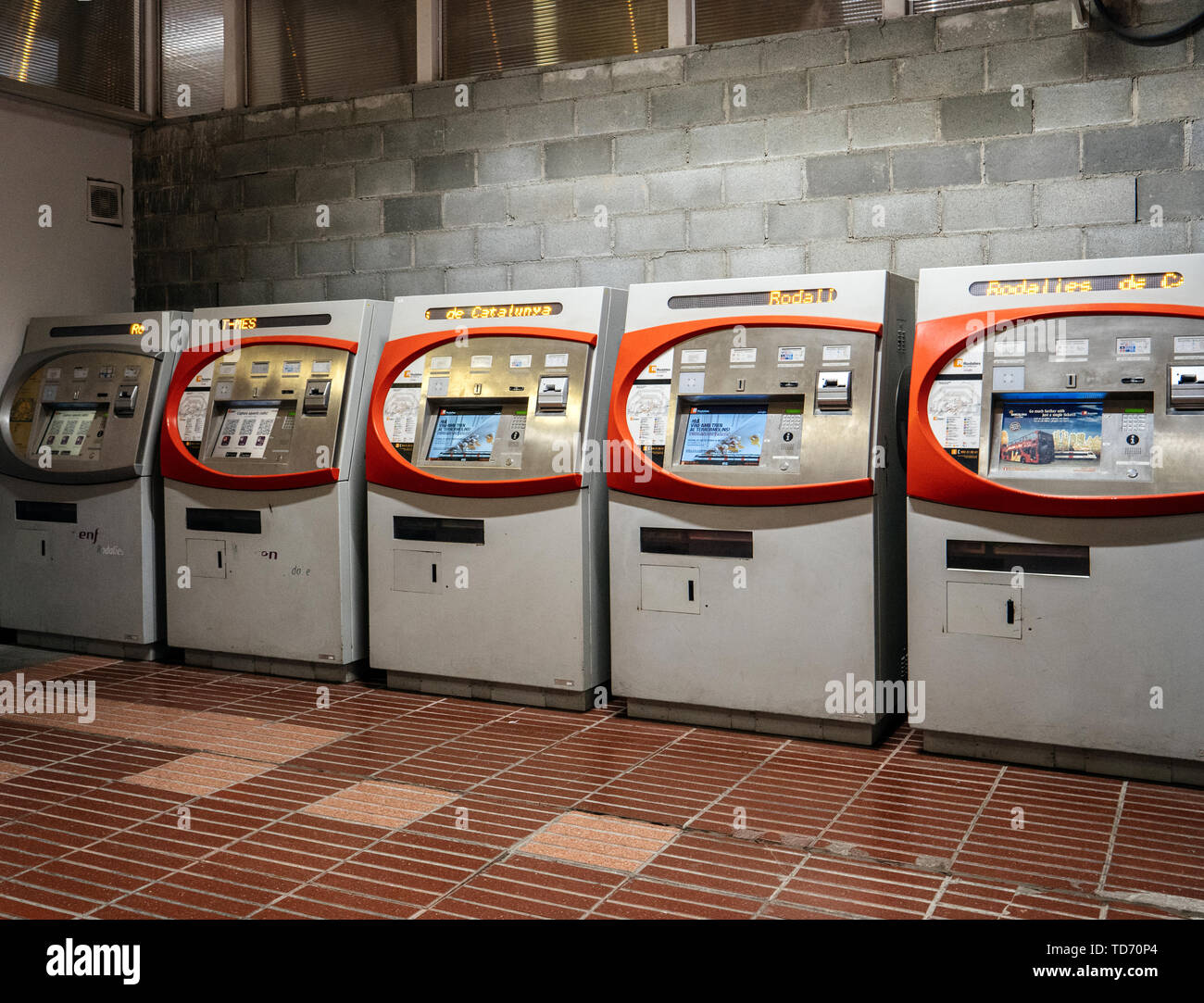 Bank vending machines hi-res stock photography and images - Alamy