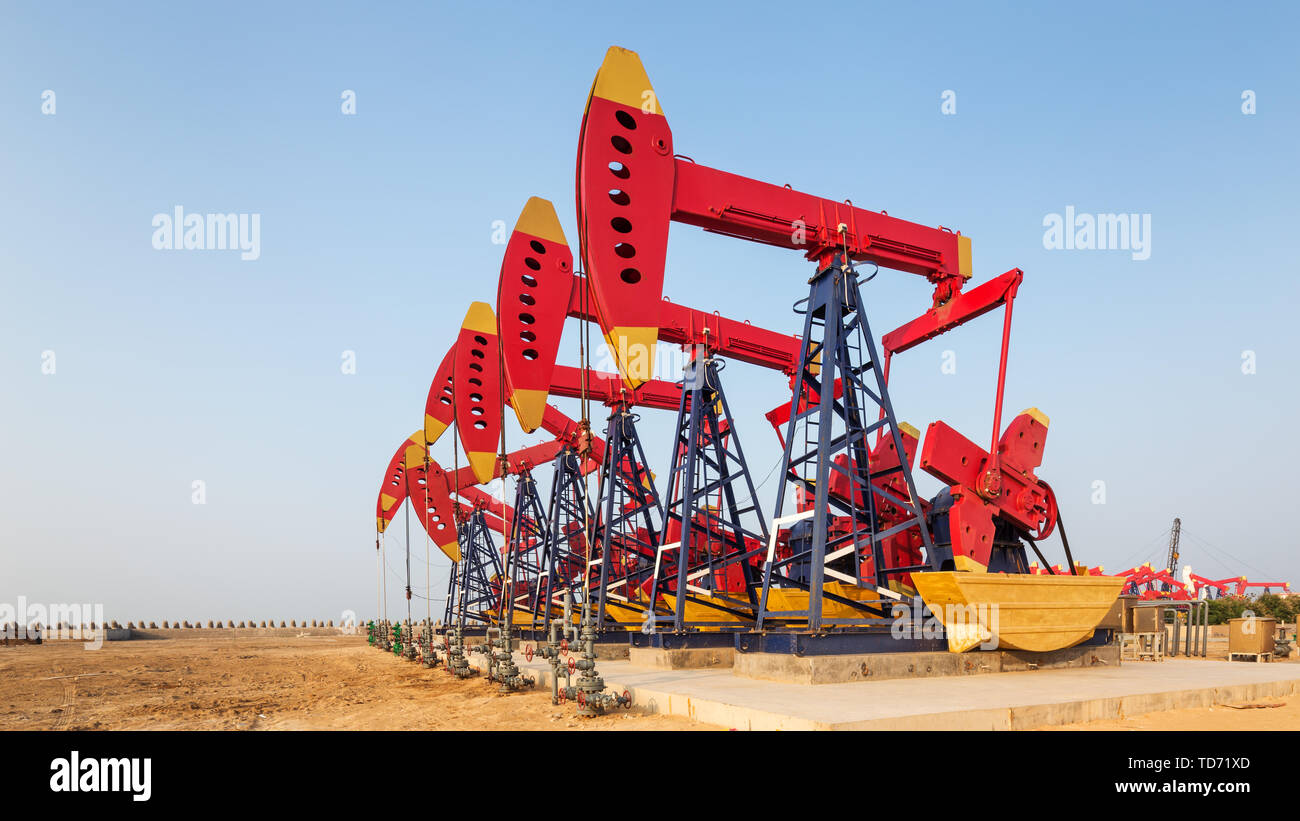Oil pumping units hi-res stock photography and images - Alamy