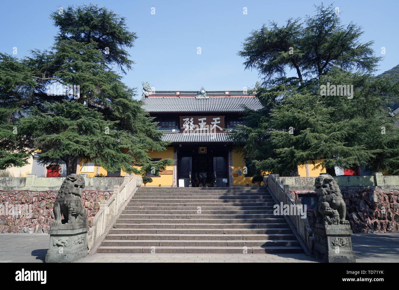 Tiantong temple hi-res stock photography and images - Alamy