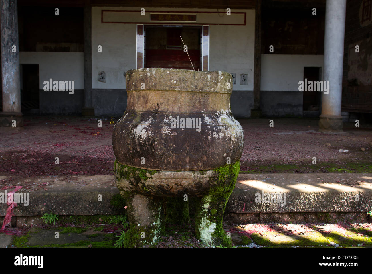 Tongtianzhai, Dashe Village, Shicheng County, Ganzhou City. The incense ...