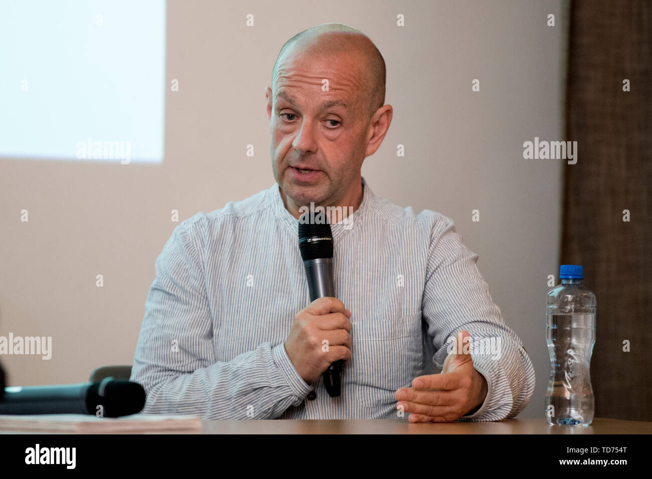 Who was reporter hi-res stock photography and images - Alamy