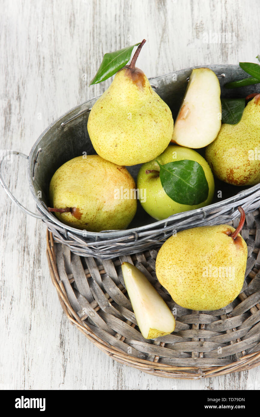 Pears in wooden tray hi-res stock photography and images - Alamy