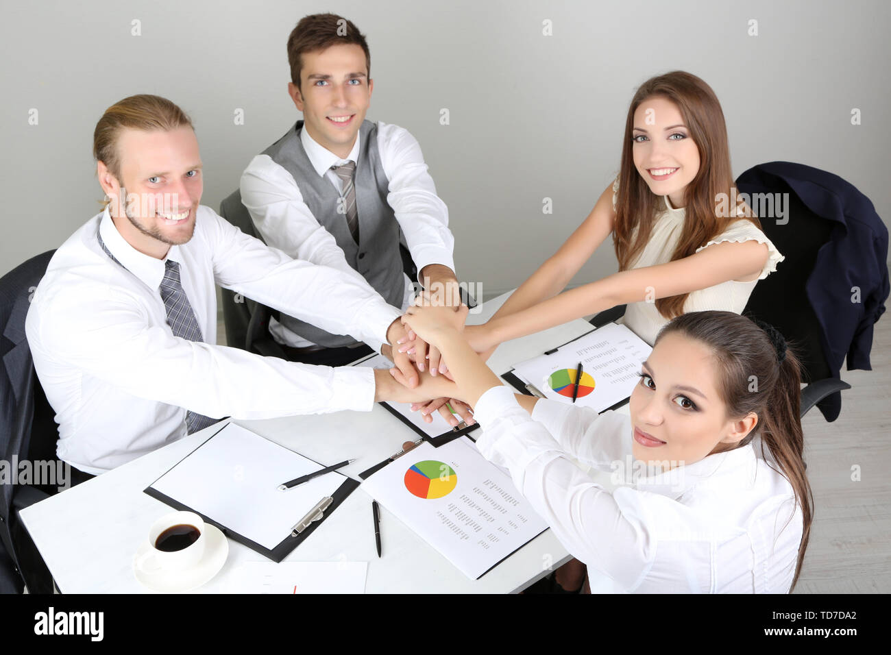 Group of business people having meeting together Stock Photo - Alamy