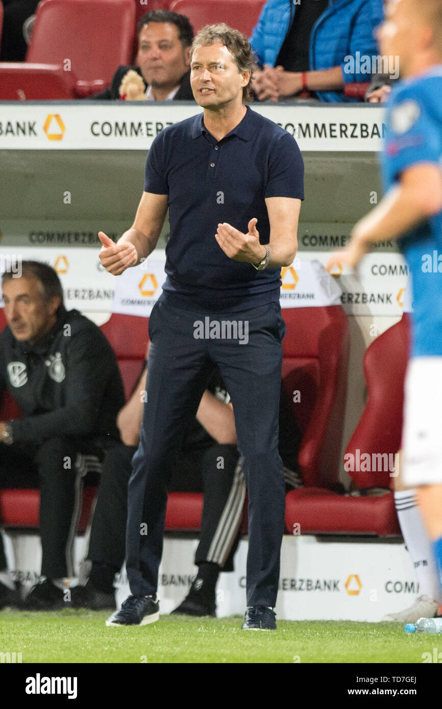 Marcus SORG (coach, GER) gives instructions, instructions, full figure ...