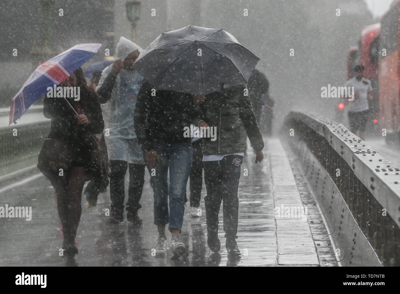 Pedestrians crossing westminster bridge hi-res stock photography and ...