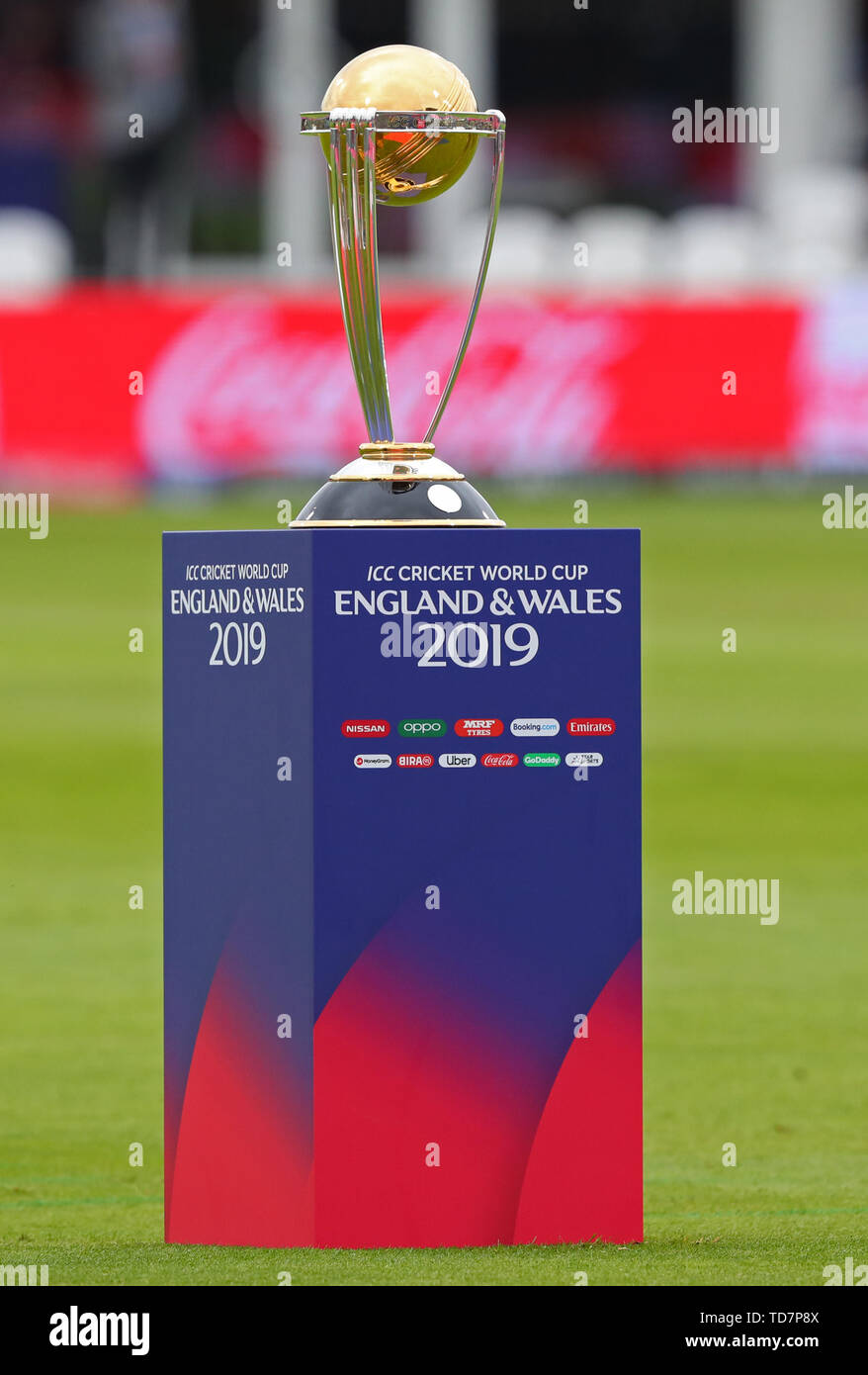 Cricket world cup trophy hi-res stock photography and images - Alamy