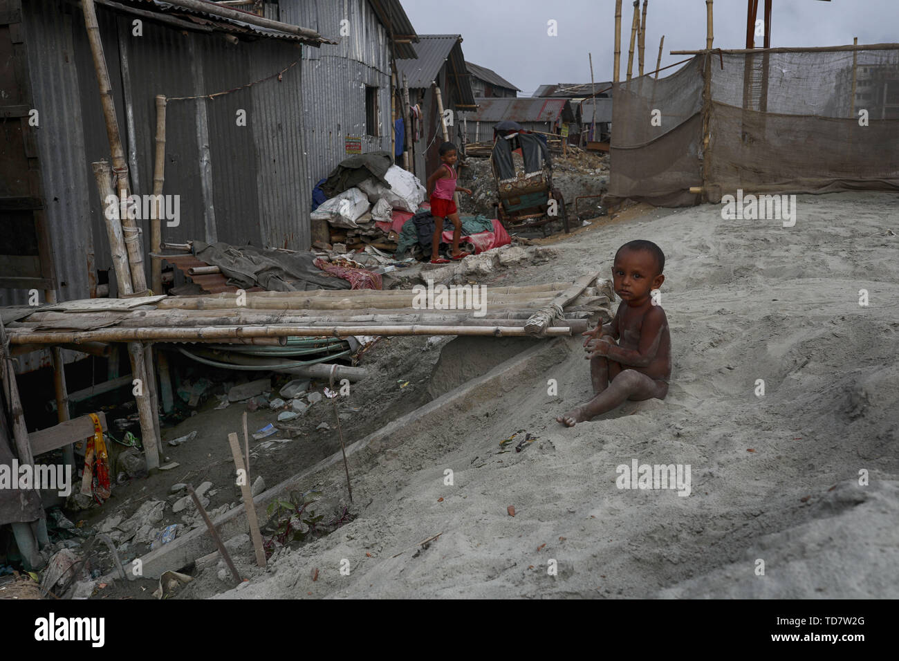 Dhaka, Bangladesh. 13th June, 2019. A children play in the densely ...