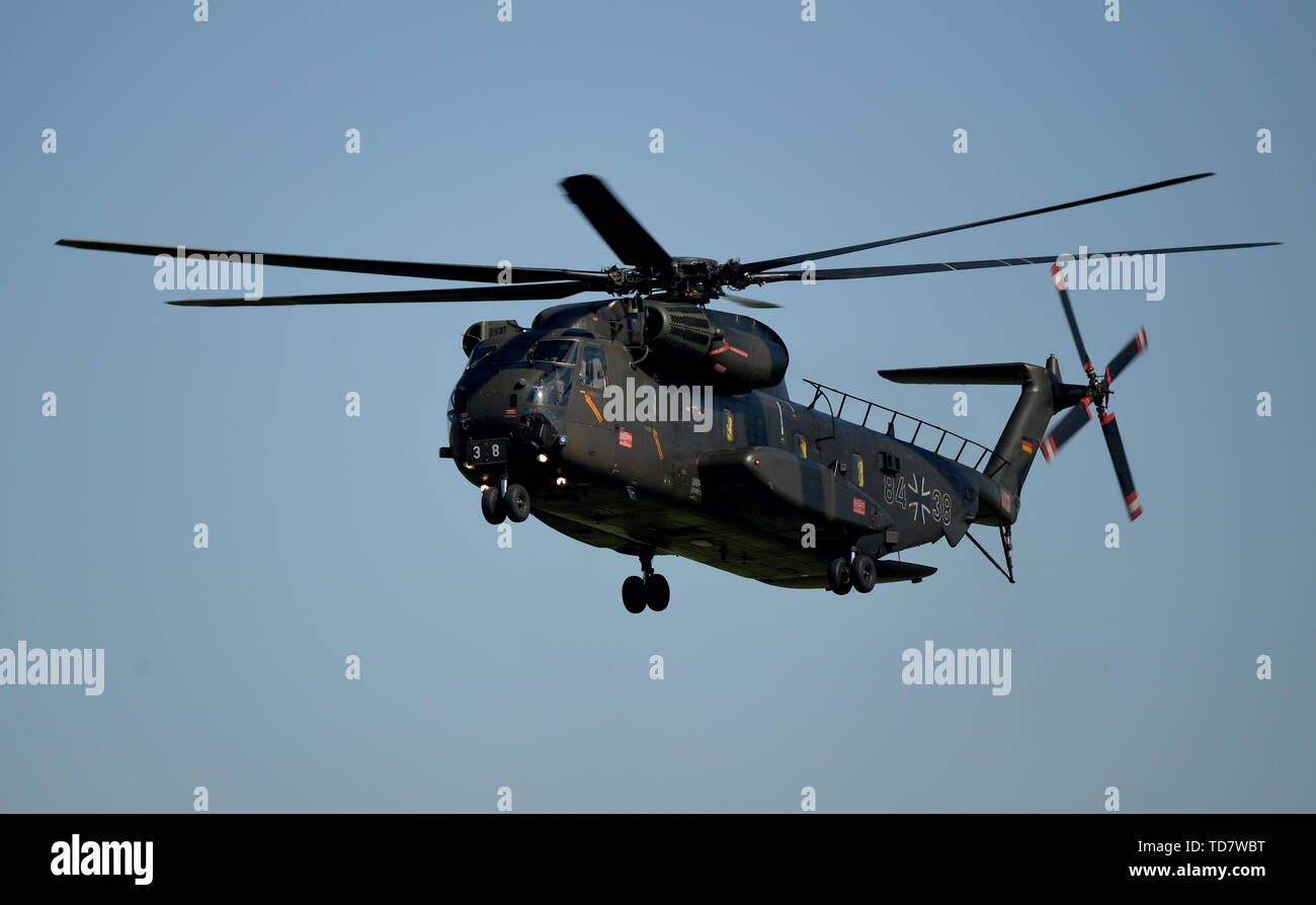 Ch 64 hi-res stock photography and images - Alamy