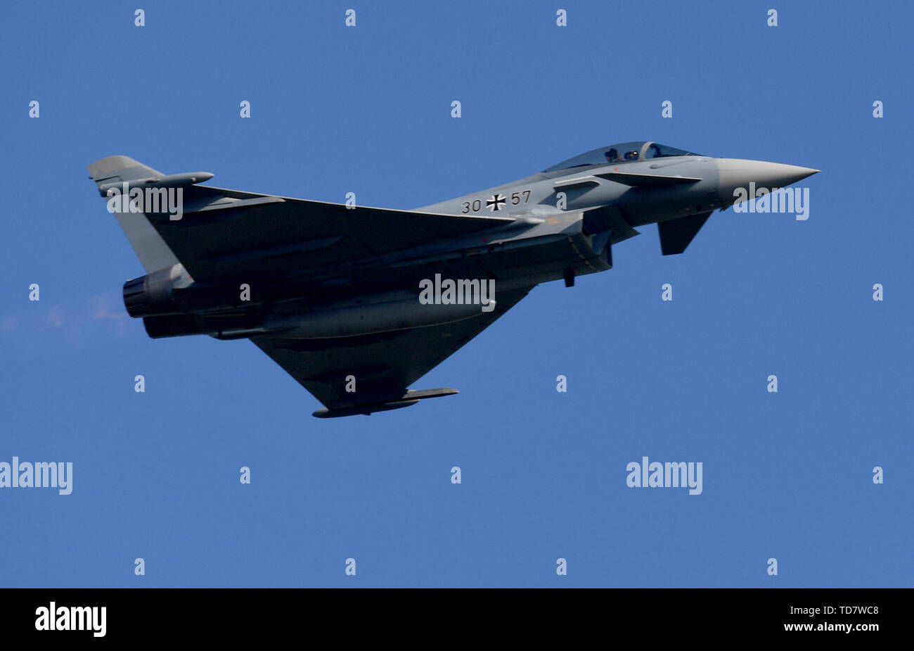 Jagel, Germany. 13th June, 2019. A Bundeswehr Eurofighter flies over ...
