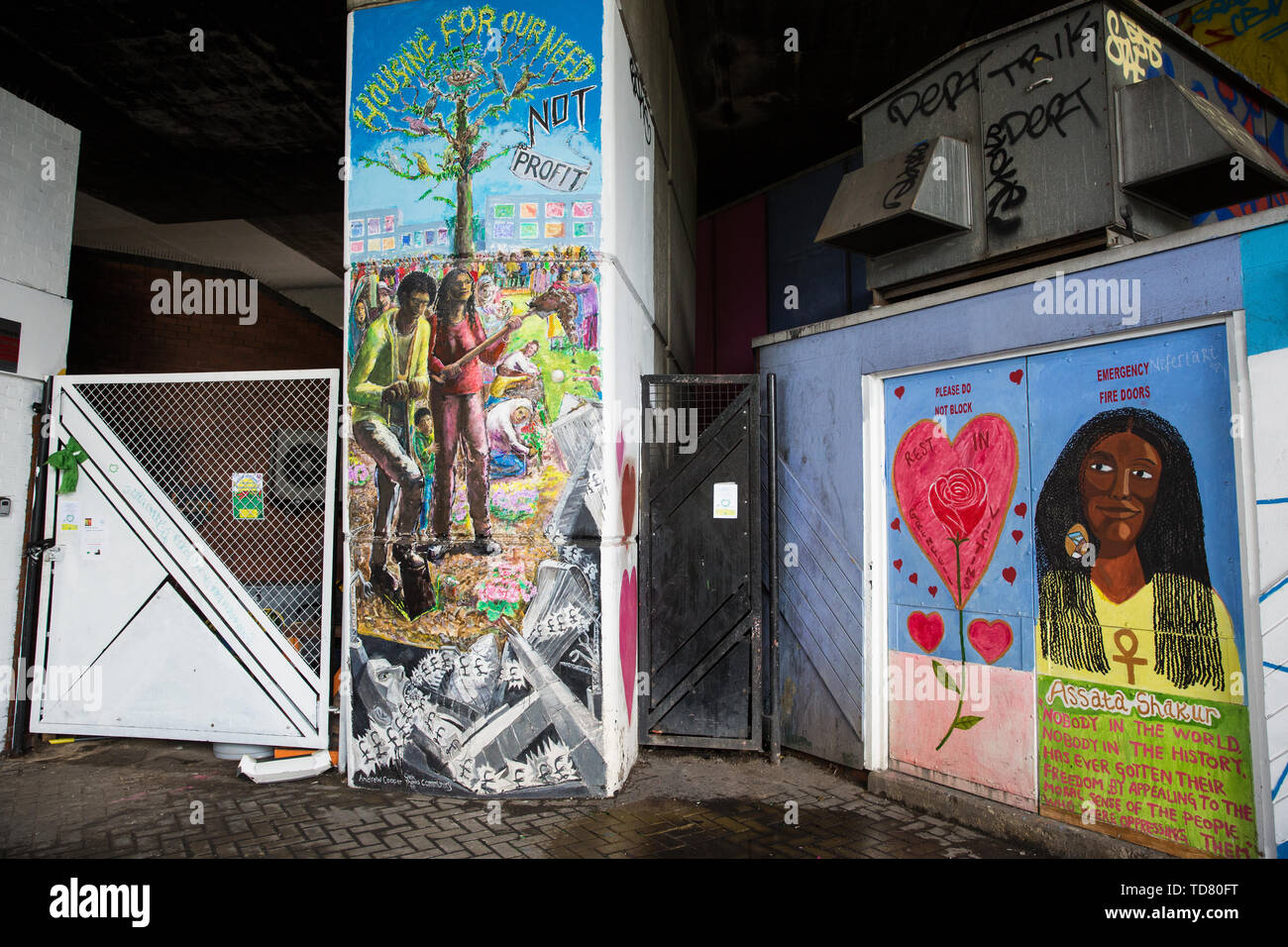 Social justice murals hi-res stock photography and images - Alamy