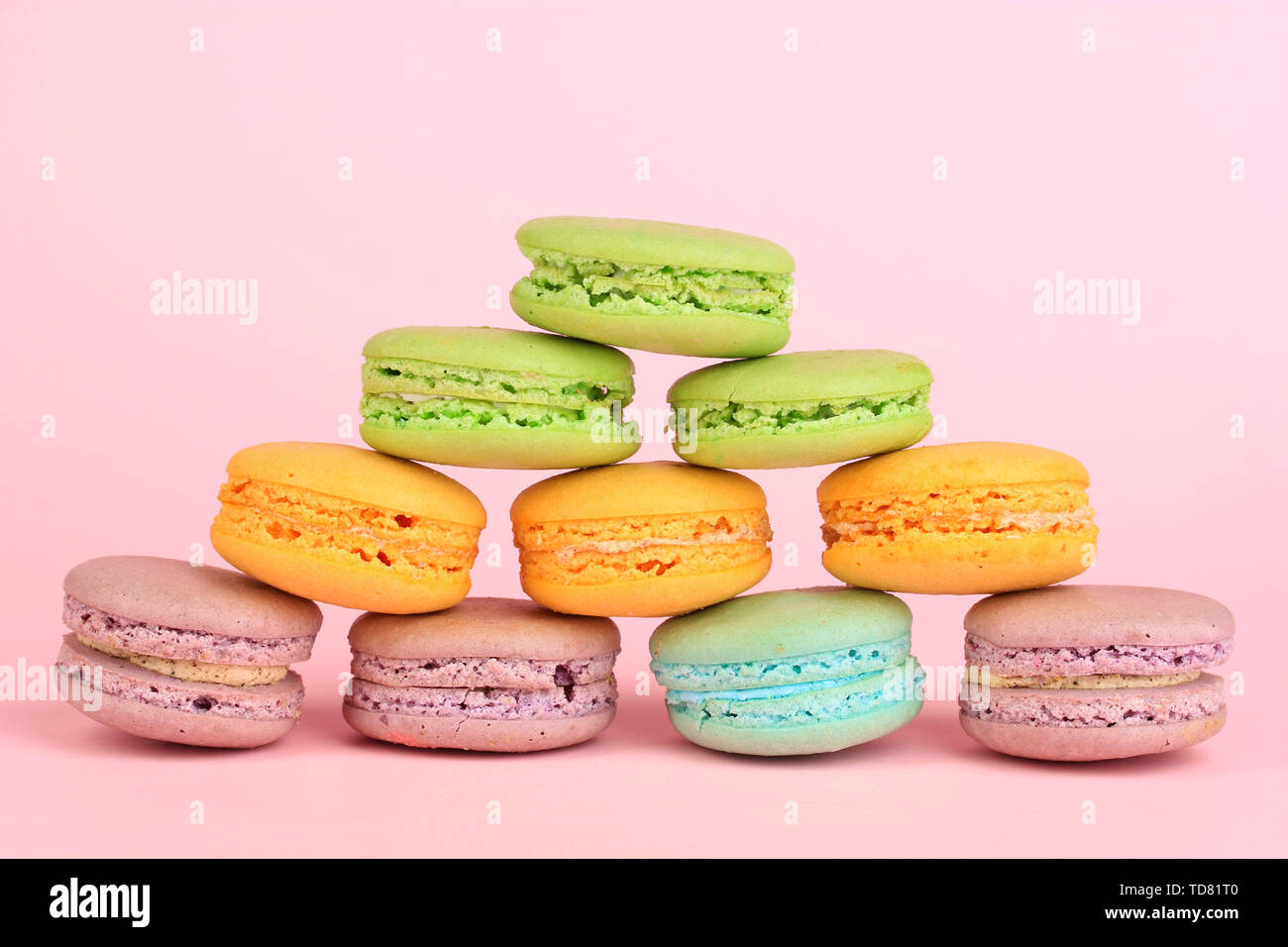 Macaroons on pink background Stock Photo - Alamy