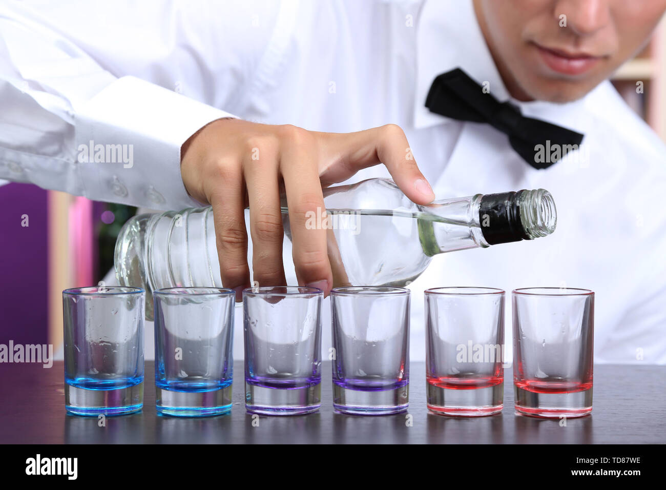 Pouring vodka hi-res stock photography and images - Alamy