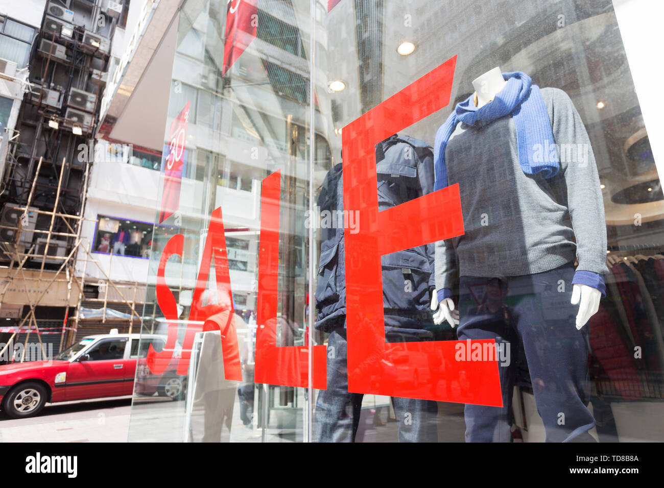 Sale Sign In A Clothing Store Window Stock Photo - Alamy