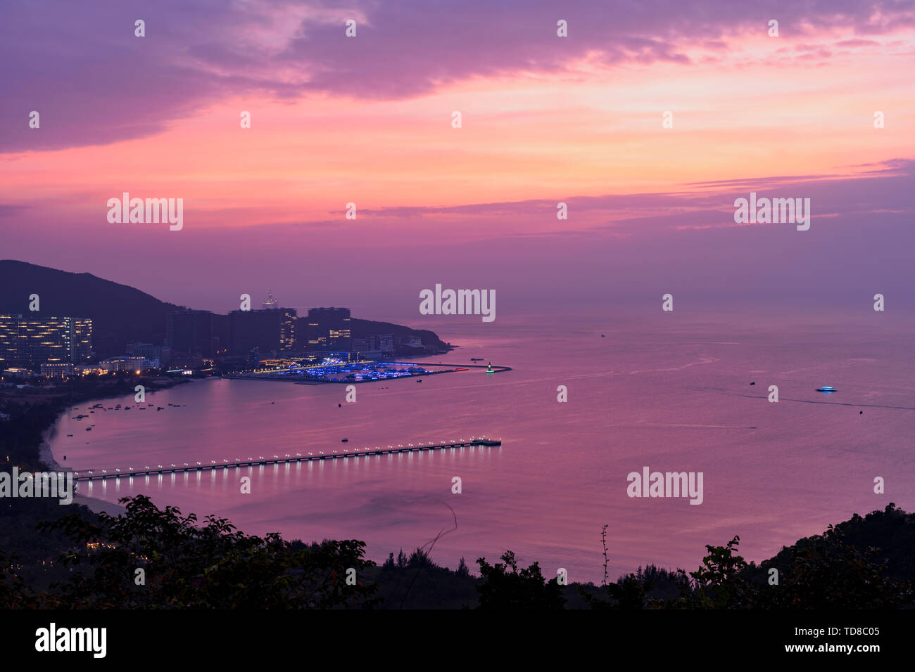 Hainan Sanya Bay beautiful sunset, filmed in Hainan Luhui Scenic Area ...