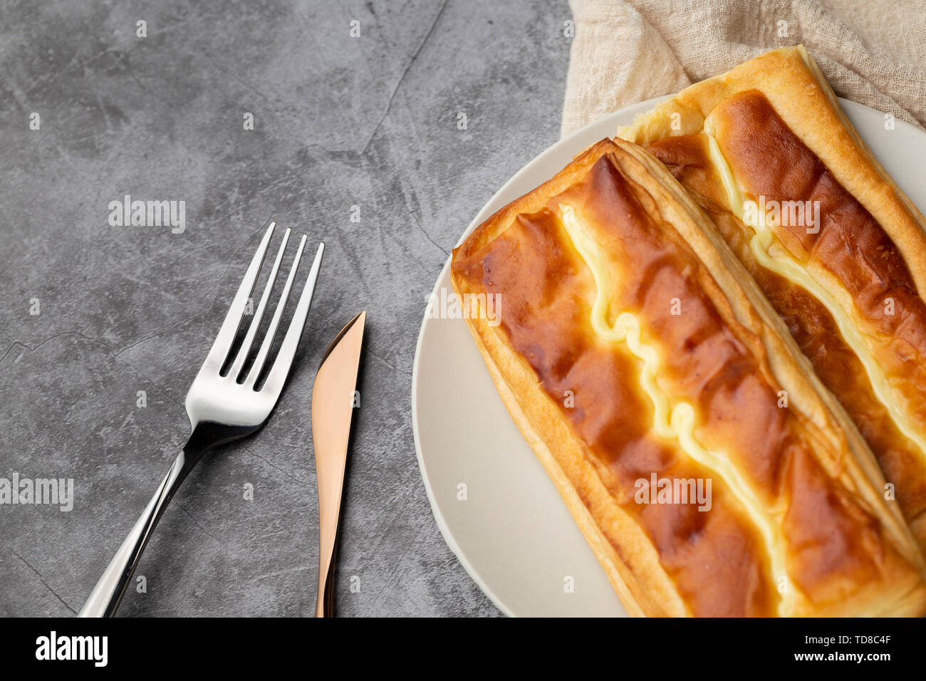 Hand torn bread hi-res stock photography and images - Alamy