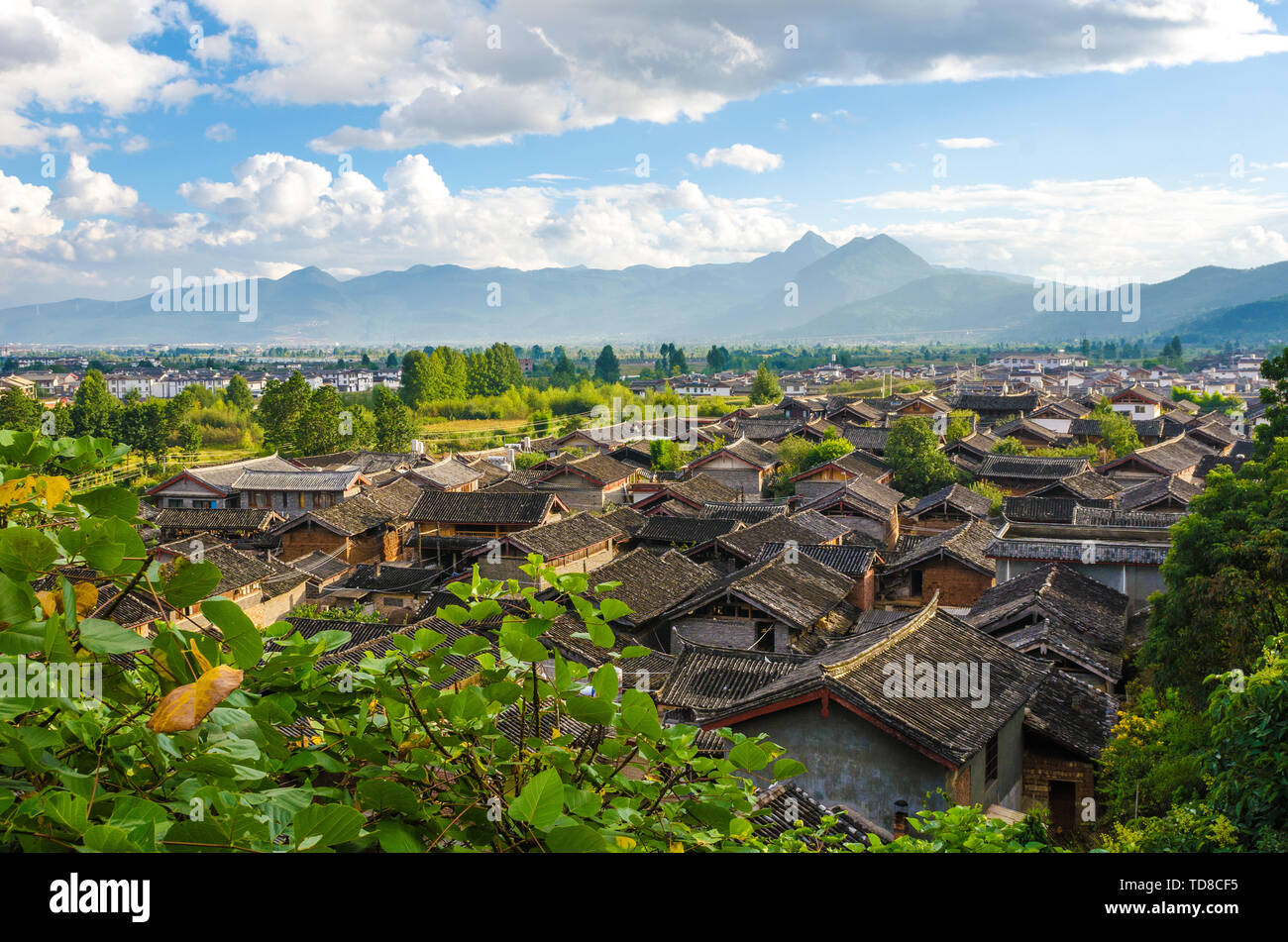 Yunnan province zhuhe ancient town hi-res stock photography and images ...