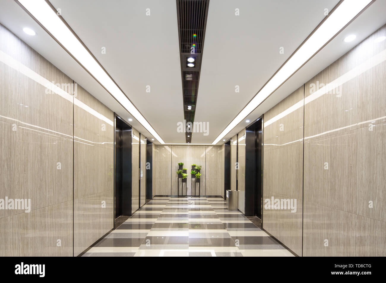 Modern front hall hi-res stock photography and images - Alamy