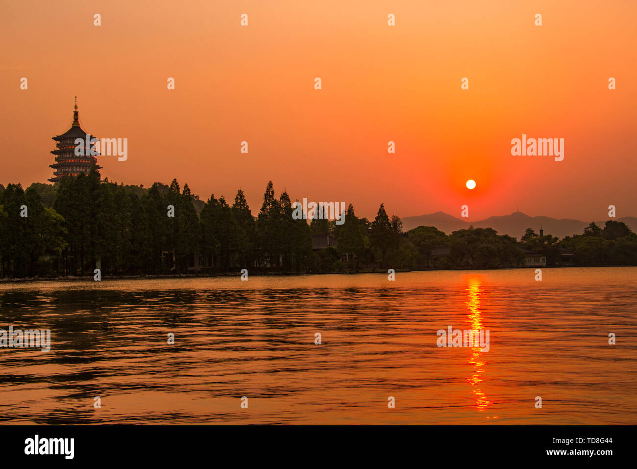 Sunset of West Lake in Hangzhou — — Lei Feng sunset Stock Photo - Alamy