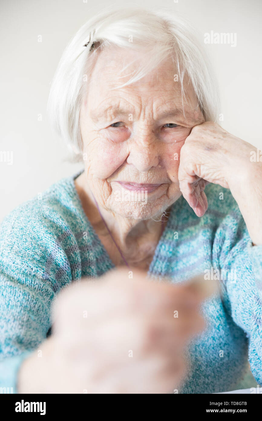 Old woman hand table hi-res stock photography and images - Alamy