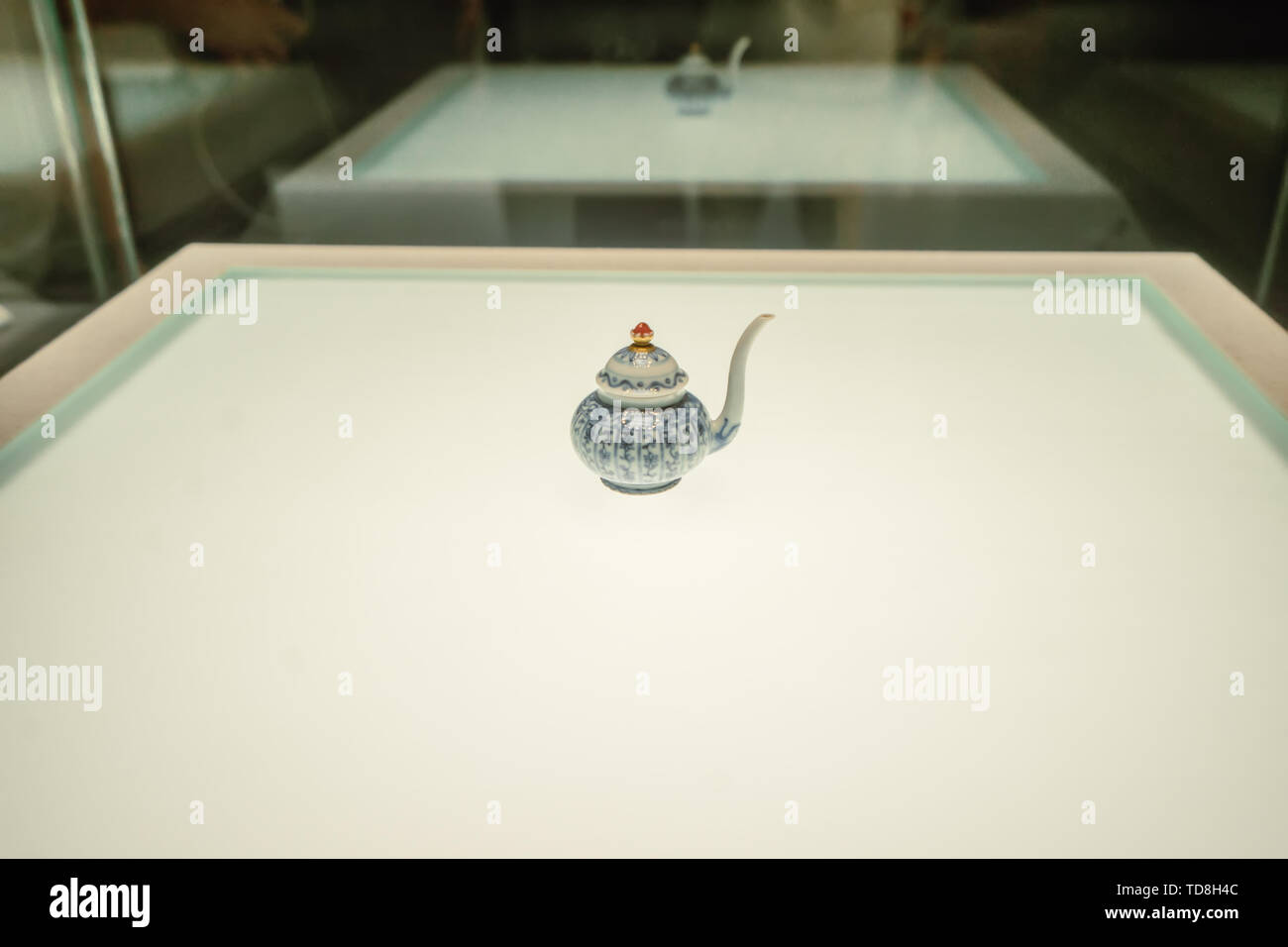 National Museum: blue-and-white halogen pot Stock Photo - Alamy