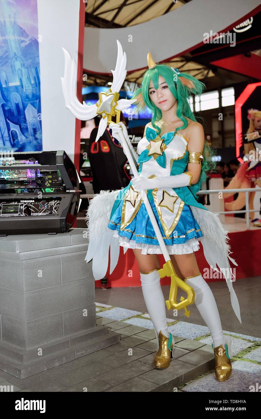 Beauty cos hi-res stock photography and images - Alamy