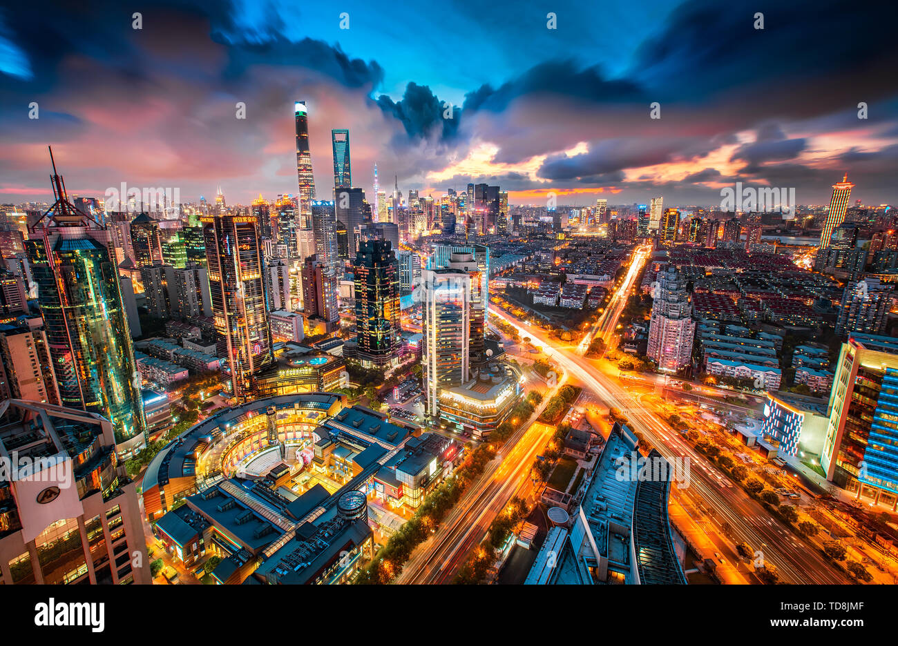 High rise apartments in shanghai hi-res stock photography and images ...