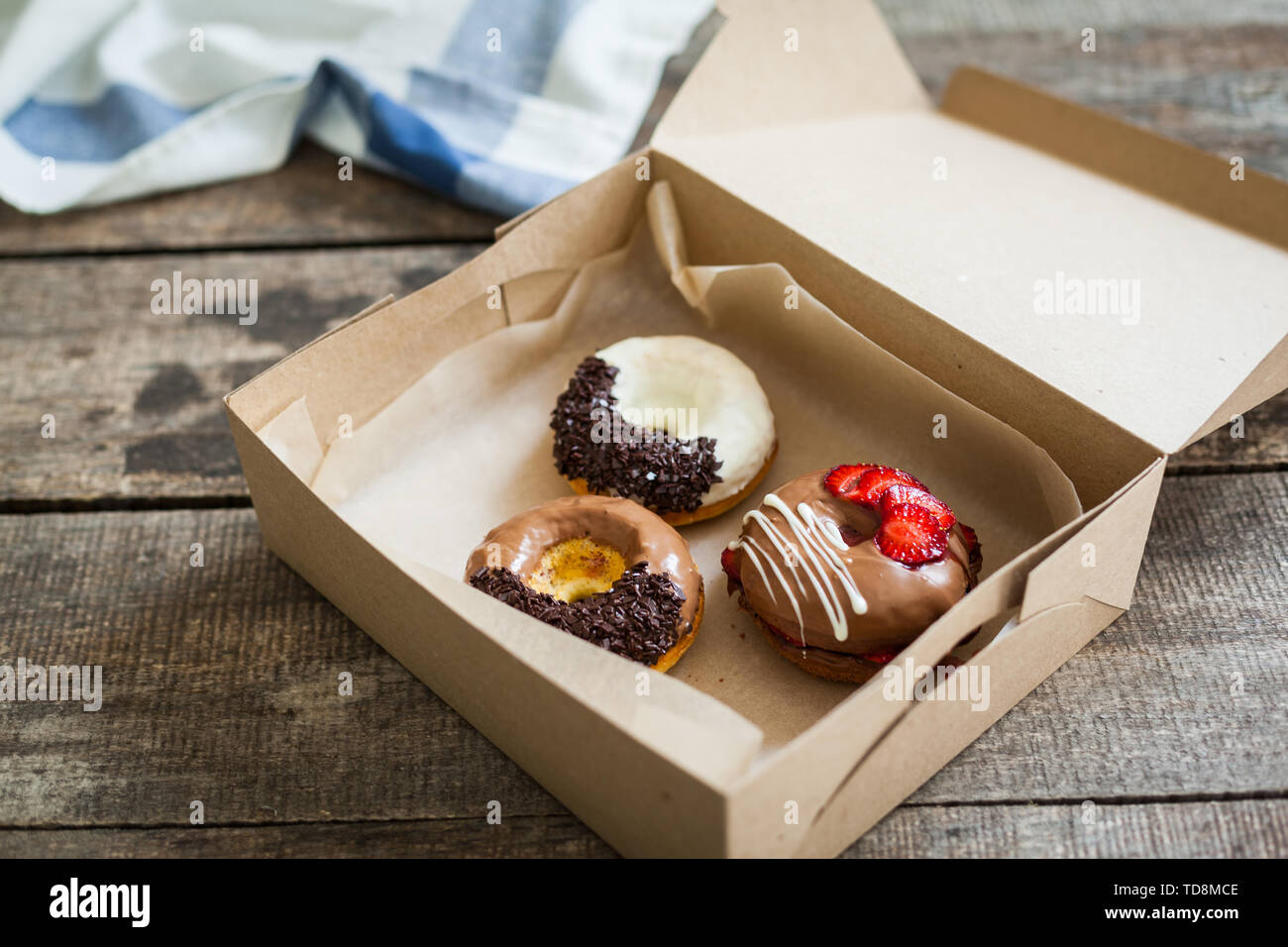 Box of dunkin donuts hi-res stock photography and images - Alamy