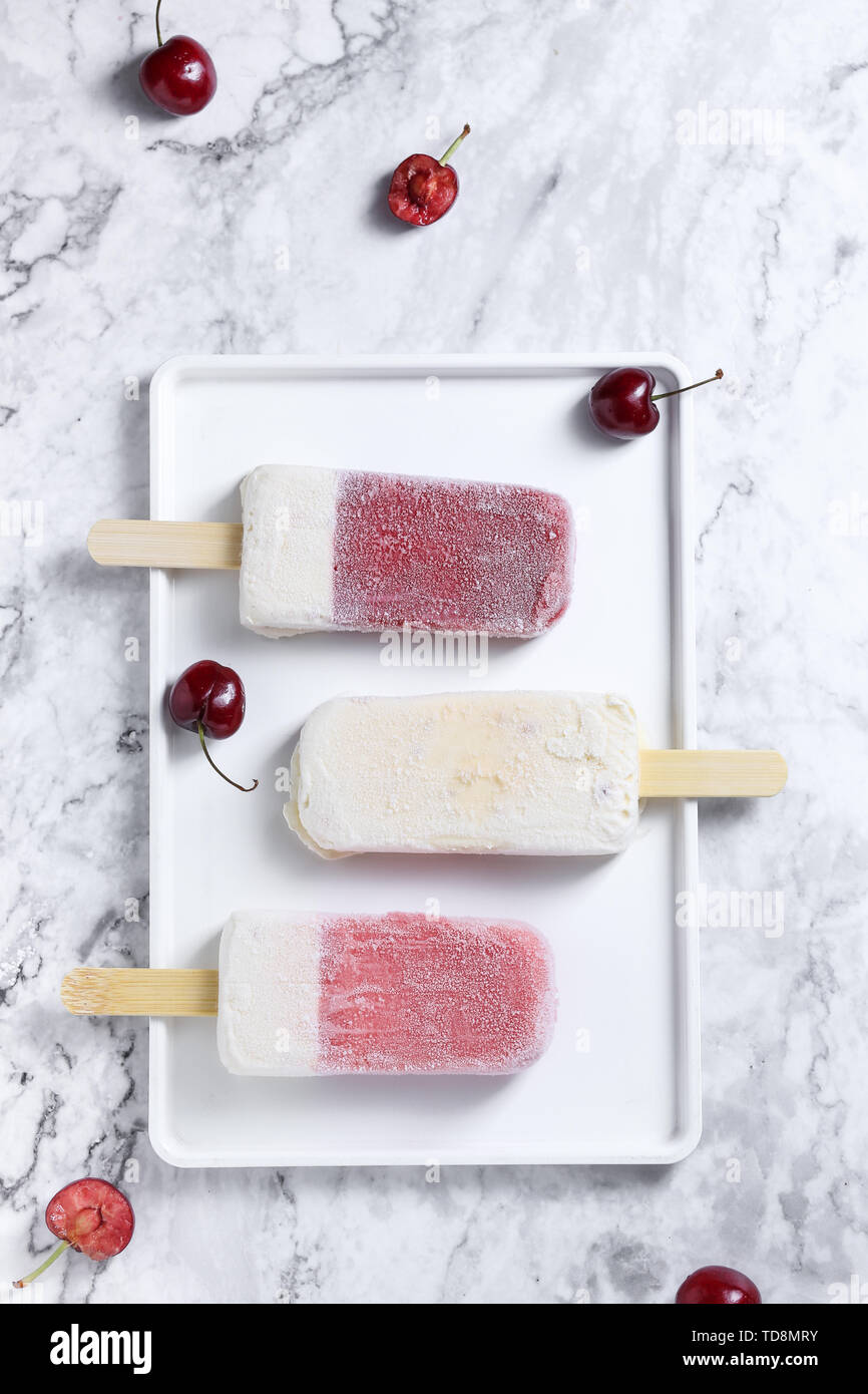 Cherry popsicles hi-res stock photography and images - Alamy