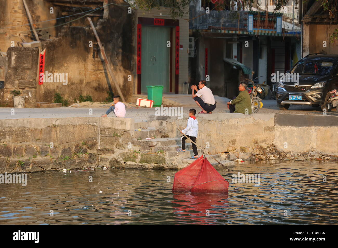 Children playing in the countryside hi-res stock photography and images ...