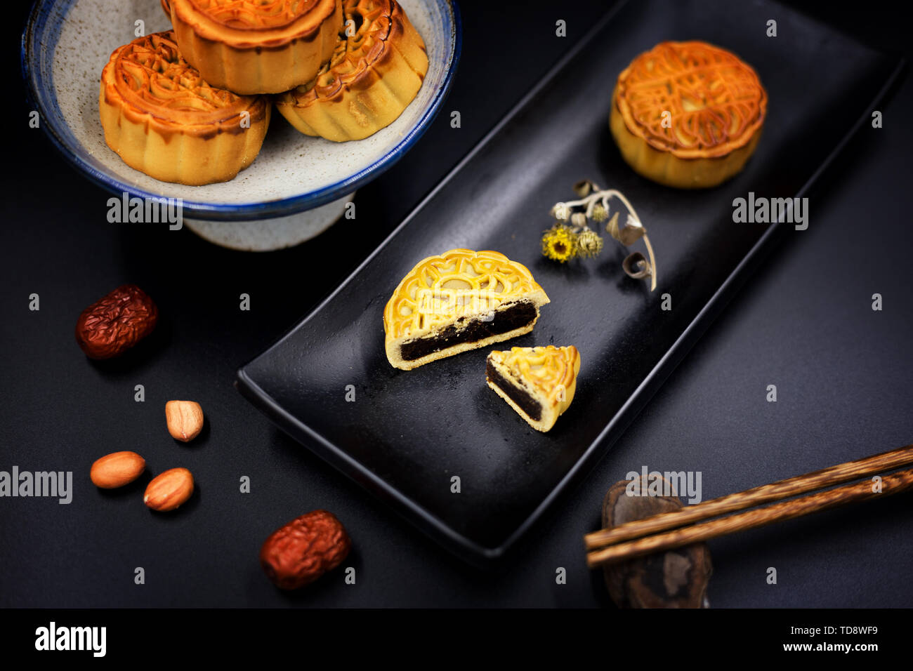Chinese traditional cuisine Mid-Autumn Festival moon cake tea set Stock ...
