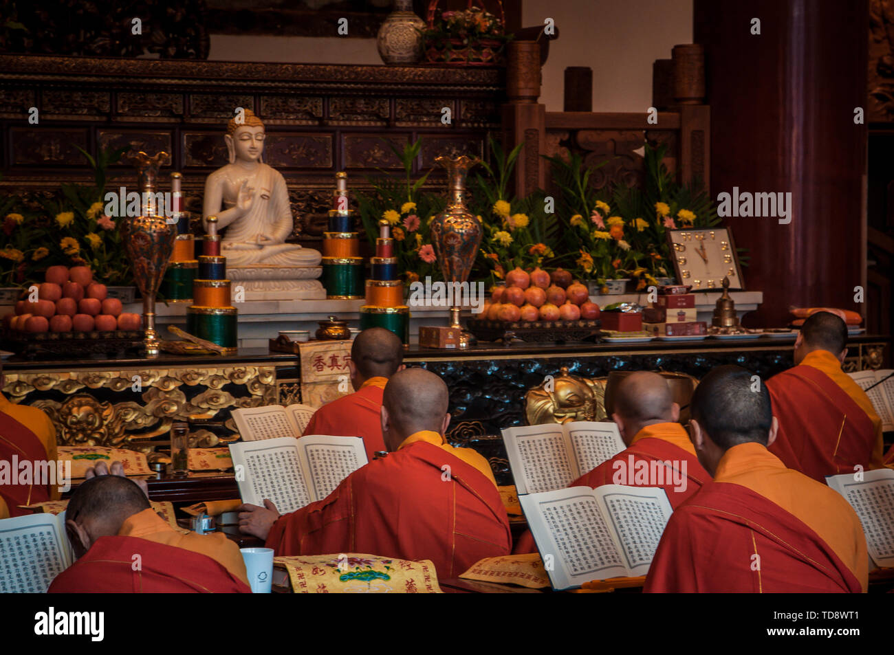 Temples and prayers hi-res stock photography and images - Alamy