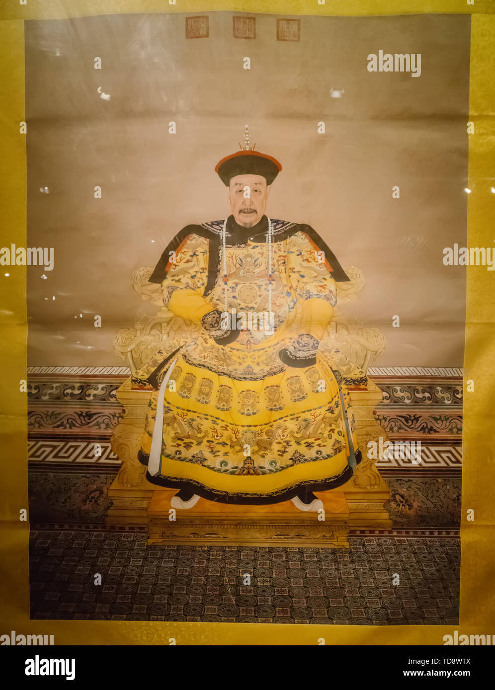 Qianlong emperor portrait hi-res stock photography and images - Alamy