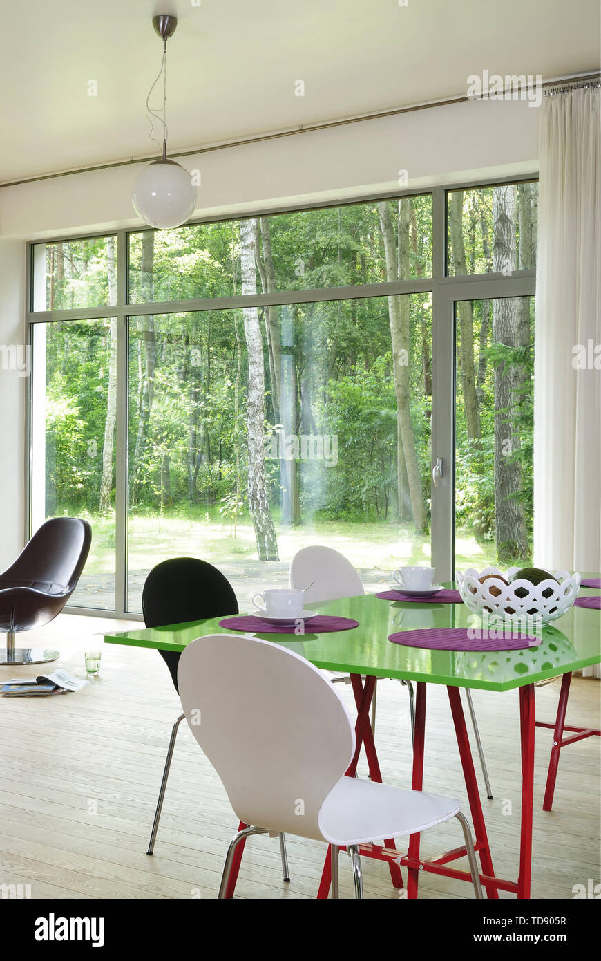 Dining room garden view hi-res stock photography and images - Alamy