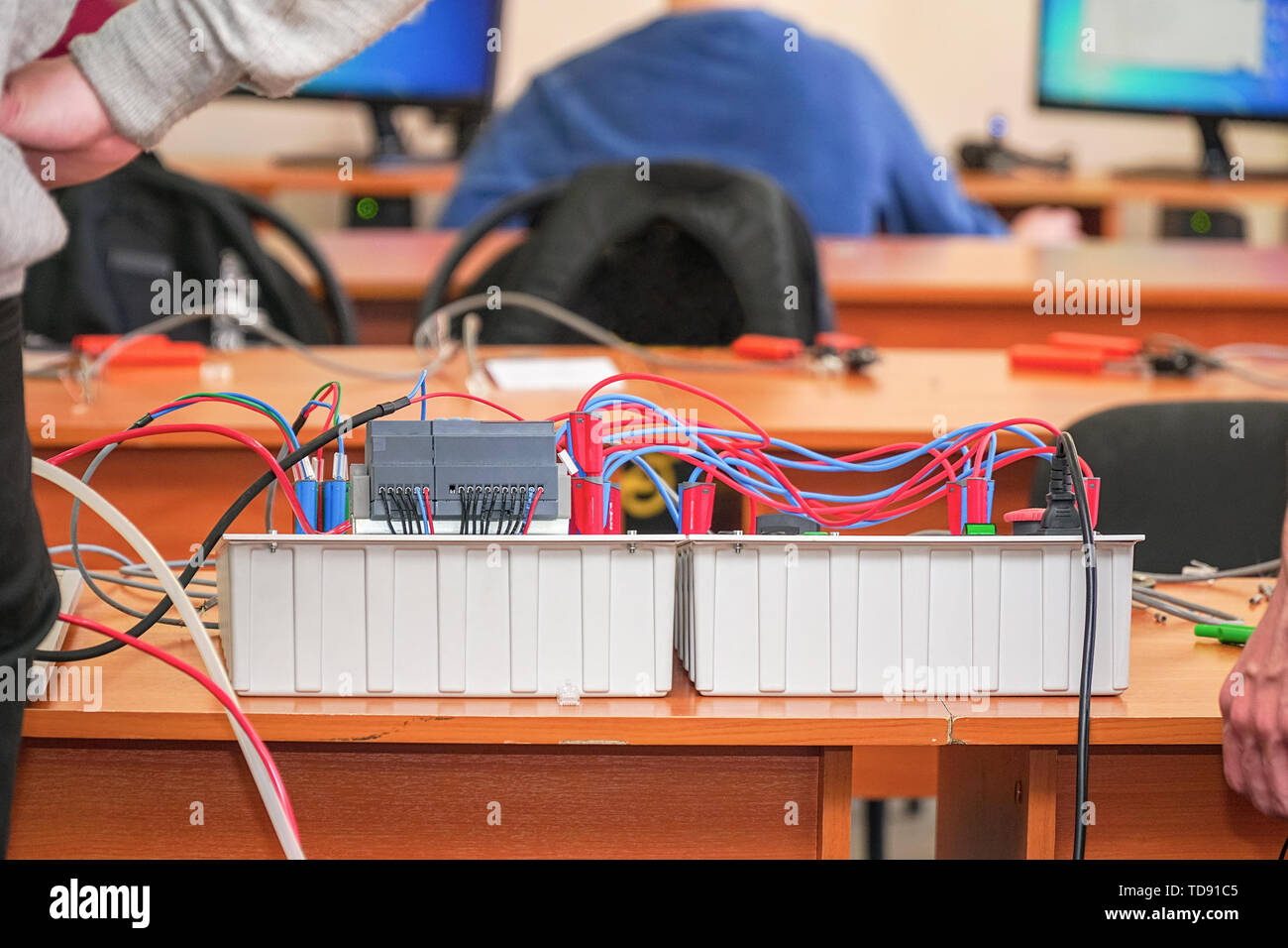 Electric circuit switch laboratory hi-res stock photography and images ...