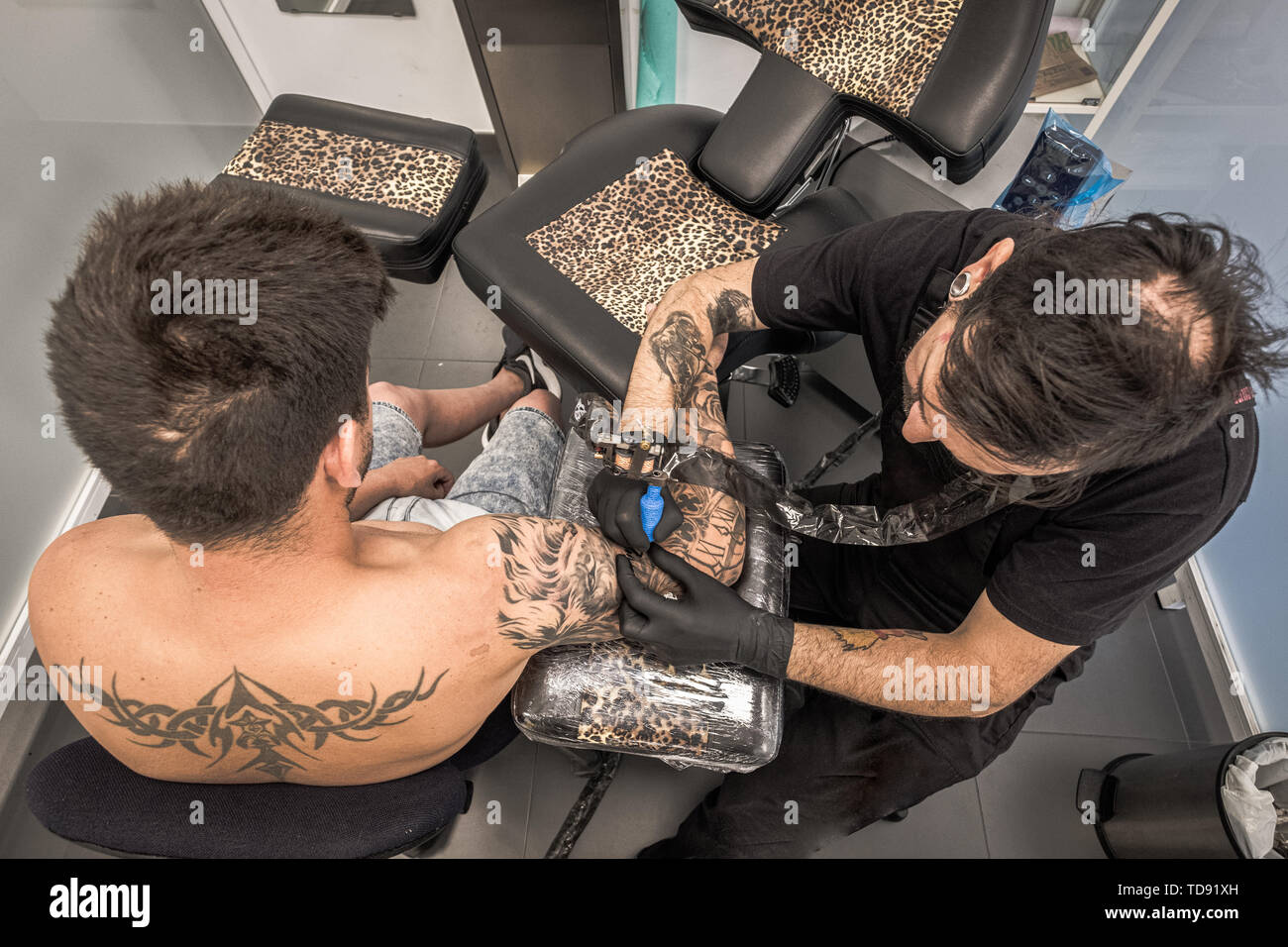 Tattoo making hi-res stock photography and images - Alamy