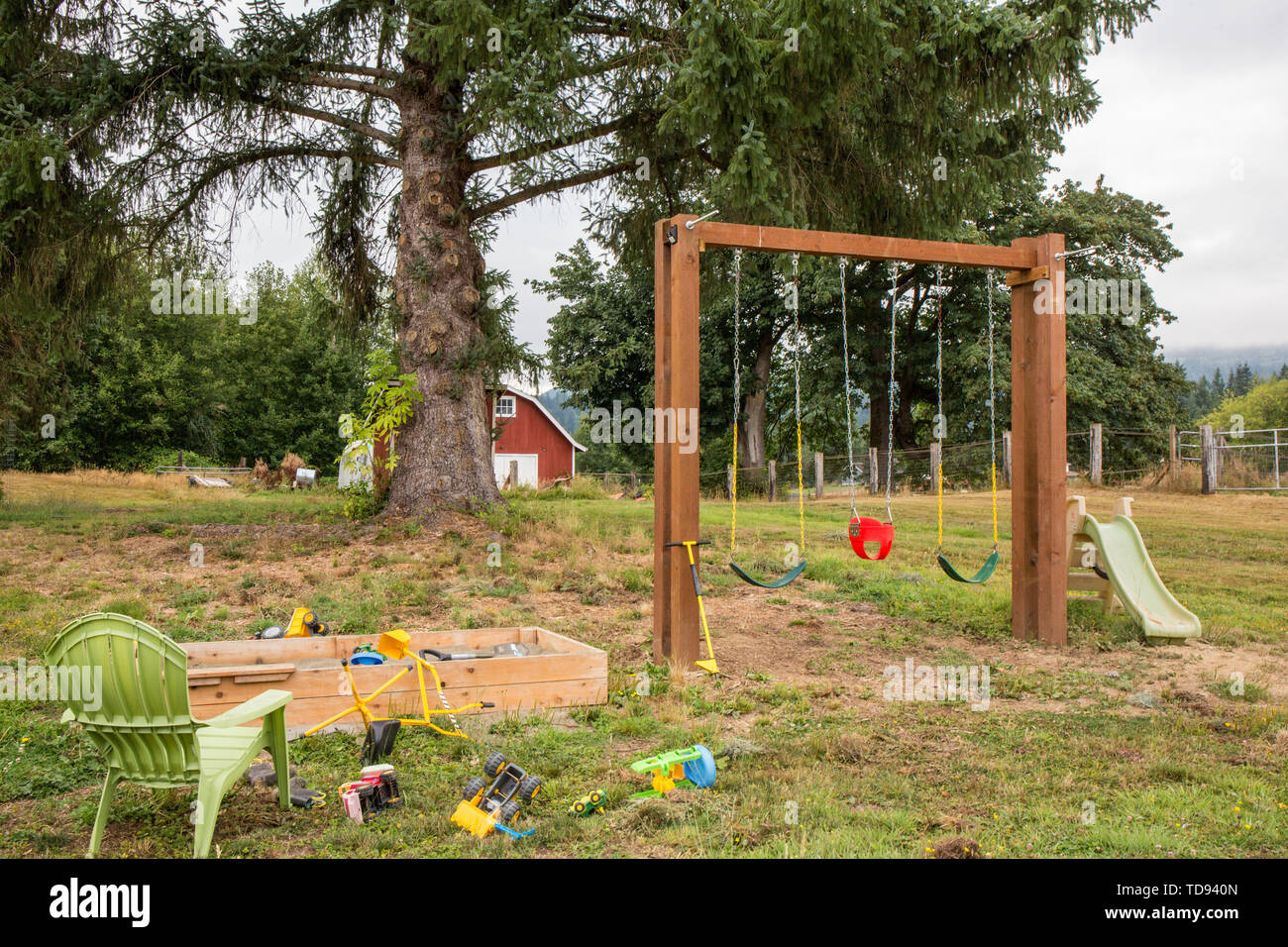 Rural backyard hi-res stock photography and images - Alamy