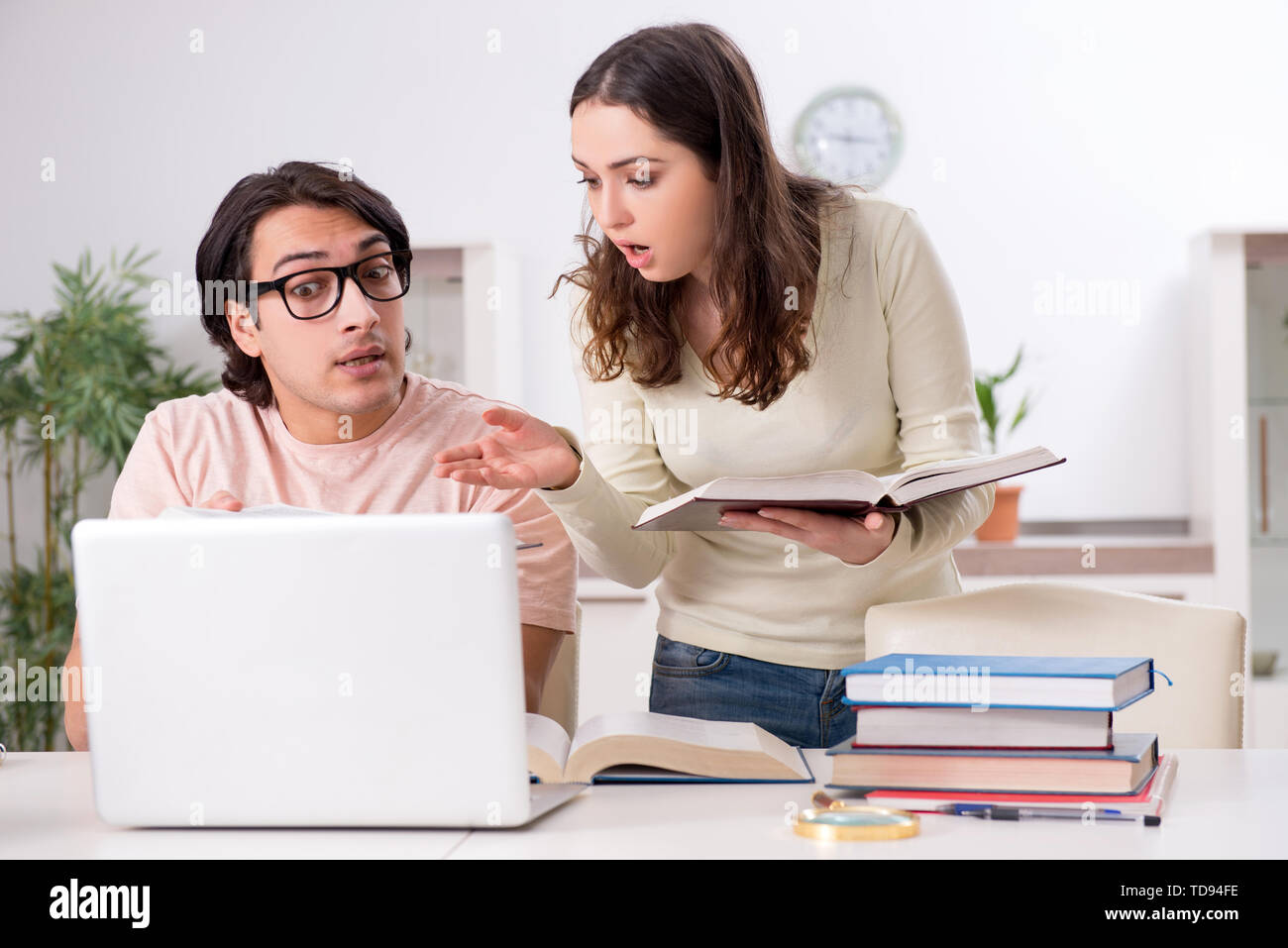 Computer research students boy girl hi-res stock photography and images ...