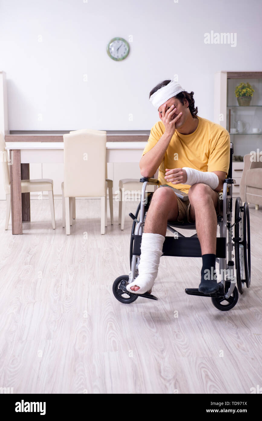 Man head injury after accident hi-res stock photography and images - Alamy