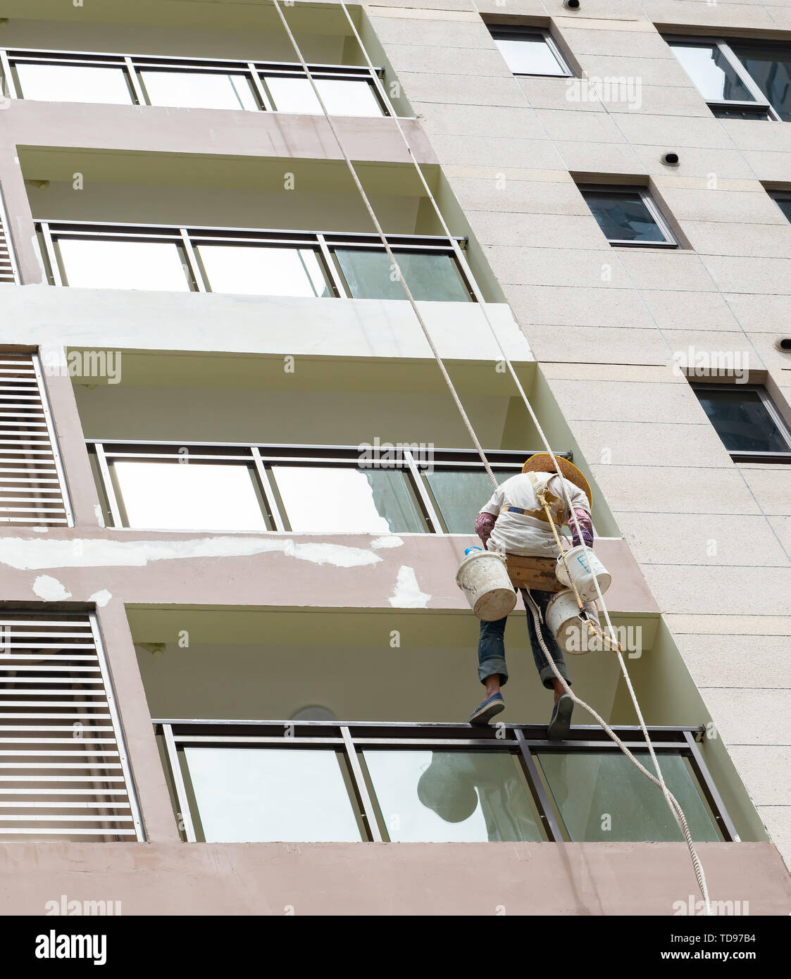 Safety harness and painting hi-res stock photography and images - Alamy