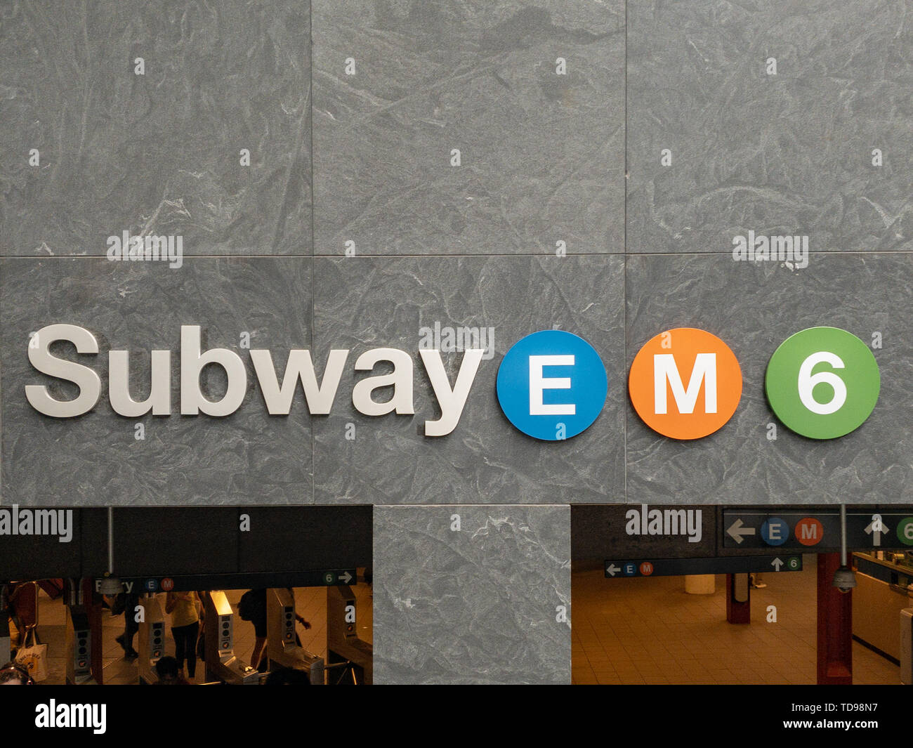 E subway entrance new york city hi-res stock photography and images - Alamy