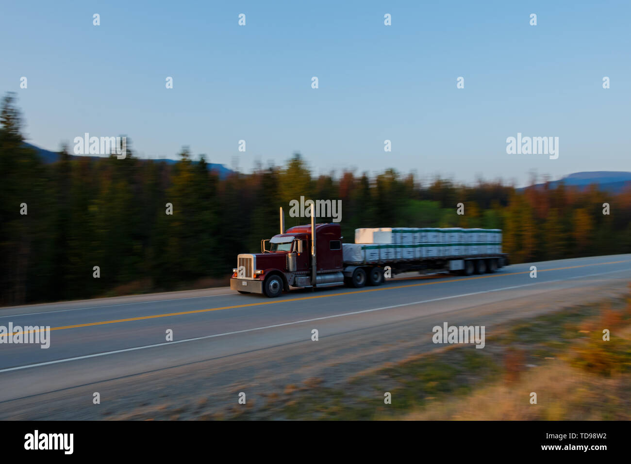 Semi truck motion blur hi-res stock photography and images - Alamy