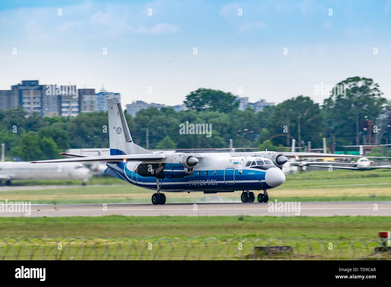 Antonov an 24 hi-res stock photography and images - Alamy